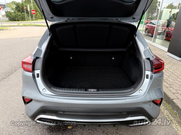 Grey Kia Ceed 2024 in Tallinn, with an engine capacity of 1.50 L and mileage of 39 thousand km for 21900 €, photo 7 on AUTOMOTO.COM.LV