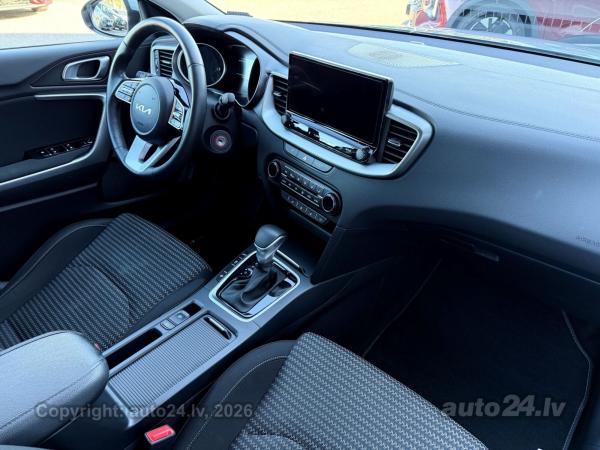 Pelēks Kia Ceed 2024 Tallina, ar dzinēja tilpumu 1.50 L un nobraukumu 48 tūkst. km par 21900 €, foto 5 vietnē AUTOMOTO.COM.LV