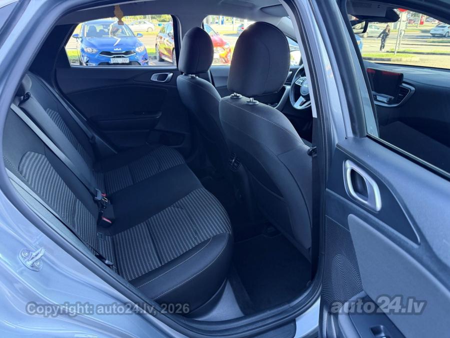 Pelēks Kia Ceed 2024 Tallina, ar dzinēja tilpumu 1.50 L un nobraukumu 48 tūkst. km par 21900 €, foto 6 vietnē AUTOMOTO.COM.LV