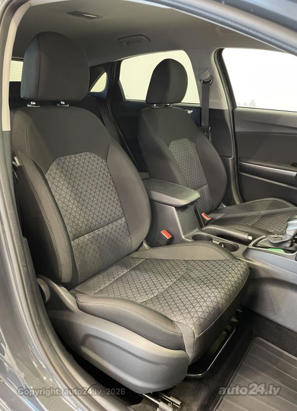 Grey Kia Ceed 2025 in Tallinn, with an engine capacity of 1.50 L and mileage of 32 thousand km for 21990 €, photo 9 on AUTOMOTO.COM.LV
