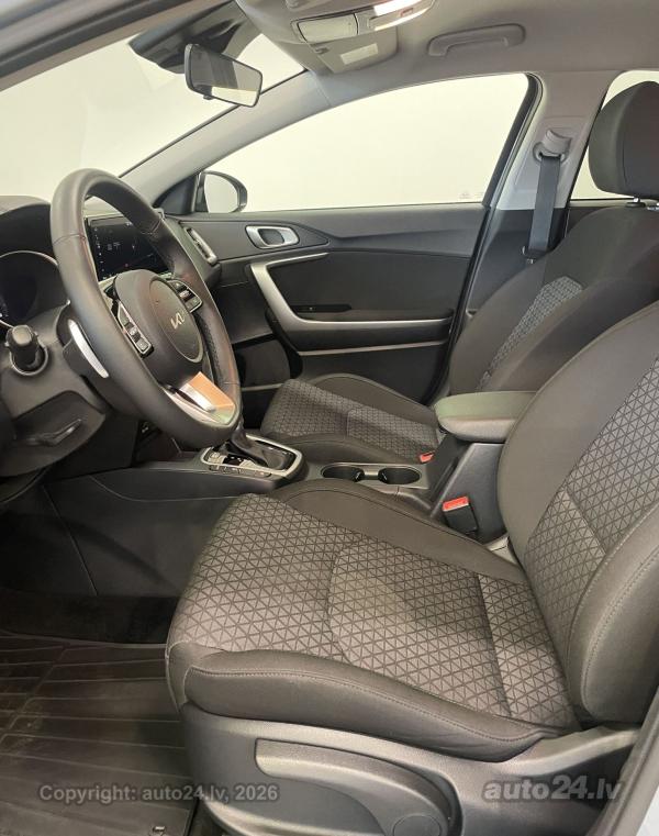 Kia Ceed 2025 in Tallinn on AUTOMOTO.COM.LV Grey Kia Ceed 2025 in Tallinn, with an engine capacity of 1.50 L and mileage of 33 thousand km for 21990 €, photo 7 on AUTOMOTO.COM.LV