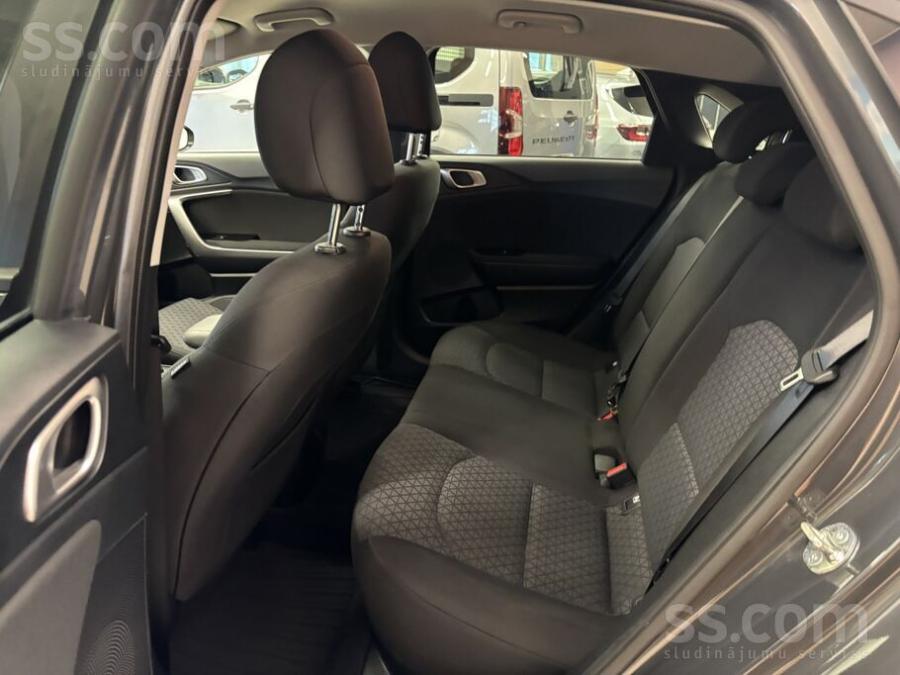 Pelēks Kia Ceed 2025 Rīga, ar dzinēja tilpumu 1.00 L un nobraukumu 31 tūkst. km par 17400 €, foto 23 vietnē AUTOMOTO.COM.LV