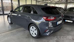 Grey Kia Ceed 2025 in Riga, with an engine capacity of 1.50 L and mileage of 26 thousand km for 18500 €, photo 4 on AUTOMOTO.COM.LV