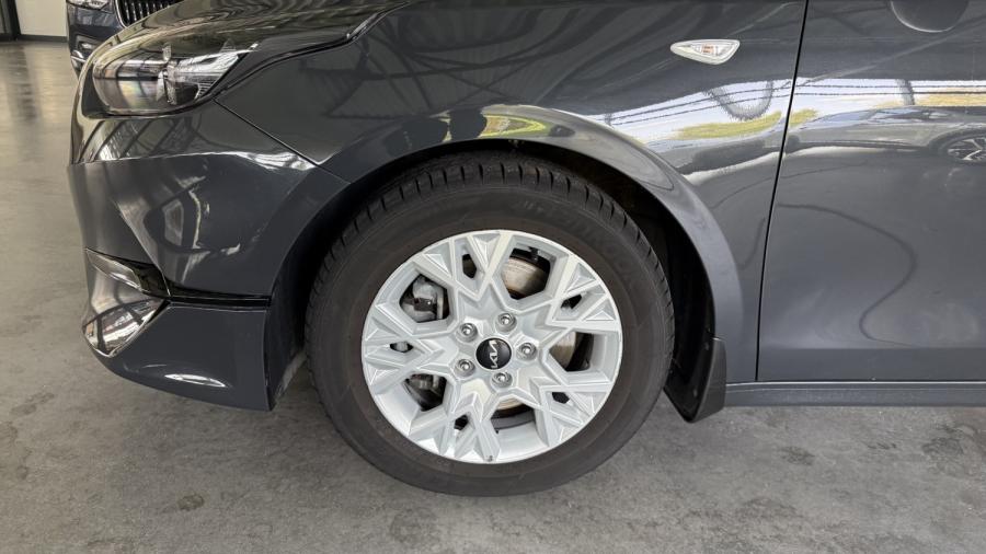 Grey Kia Ceed 2025 in Riga, with an engine capacity of 1.50 L and mileage of 26 thousand km for 18500 €, photo 9 on AUTOMOTO.COM.LV