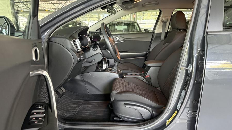 Grey Kia Ceed 2025 in Riga, with an engine capacity of 1.50 L and mileage of 26 thousand km for 18500 €, photo 12 on AUTOMOTO.COM.LV
