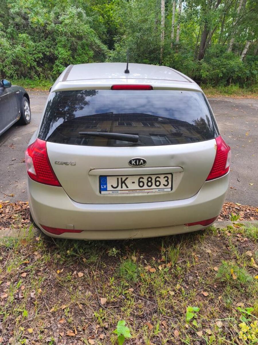 Grey Kia Ceed 2010 in Riga, with an engine capacity of 1.60 L and mileage of 258 thousand km for 3000 €, photo 3 on AUTOMOTO.COM.LV