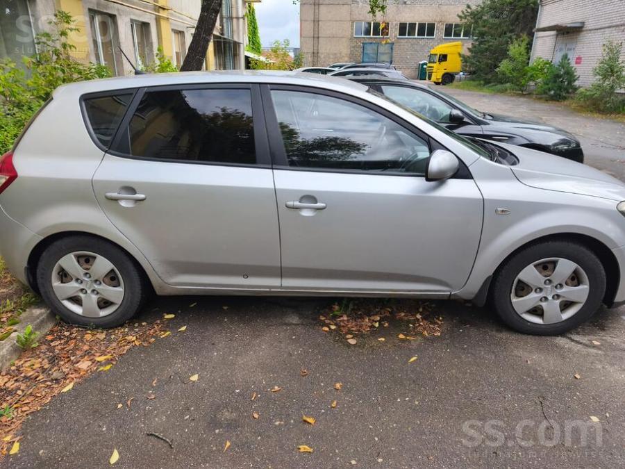 Grey Kia Ceed 2010 in Riga, with an engine capacity of 1.60 L and mileage of 258 thousand km for 3000 €, photo 5 on AUTOMOTO.COM.LV
