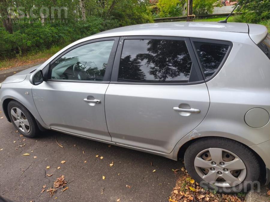Grey Kia Ceed 2010 in Riga, with an engine capacity of 1.60 L and mileage of 258 thousand km for 3000 €, photo 6 on AUTOMOTO.COM.LV
