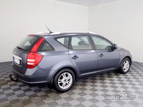 Pelēks Kia Ceed 2007 Tallina, ar dzinēja tilpumu 1.60 L un nobraukumu 249 tūkst. km par 2499 €, foto 3 vietnē AUTOMOTO.COM.LV