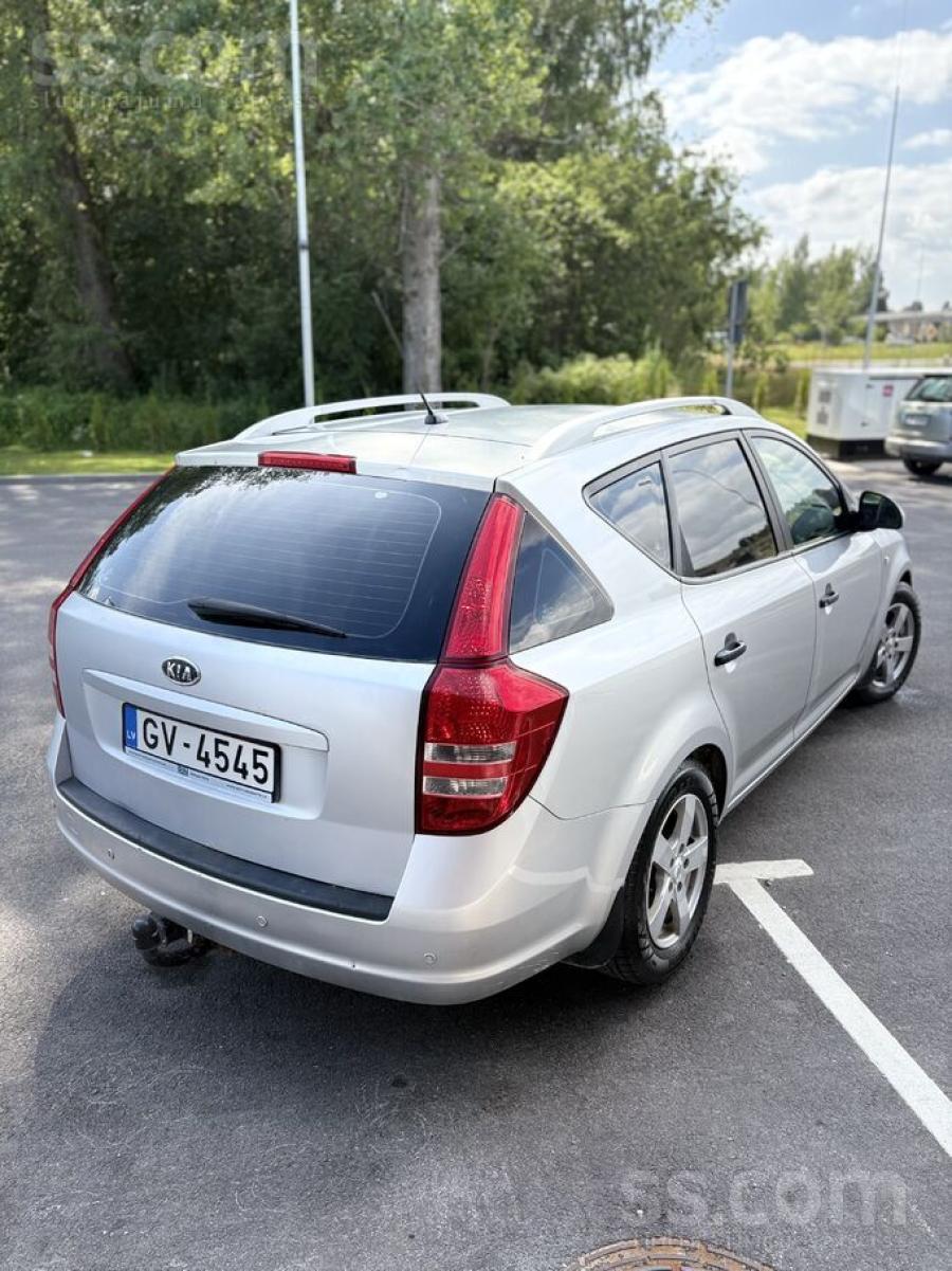 Grey Kia Ceed 2007 in Kuldiga, with an engine capacity of 1.60 L and mileage of 342 thousand km for 1450 €, photo 3 on AUTOMOTO.COM.LV