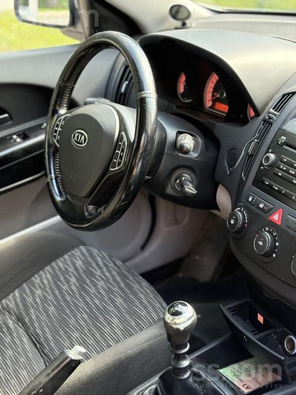 Pelēks Kia Ceed 2007 Kuldīga, ar dzinēja tilpumu 1.60 L un nobraukumu 342 tūkst. km par 1450 €, foto 7 vietnē AUTOMOTO.COM.LV