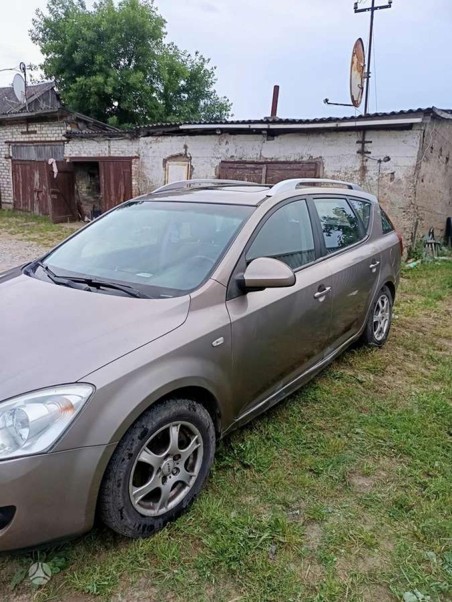 Grey Kia Ceed 2007 in Vilnius, with an engine capacity of 1.58 L and mileage of 241 thousand km for 1300 €, photo 6 on AUTOMOTO.COM.LV