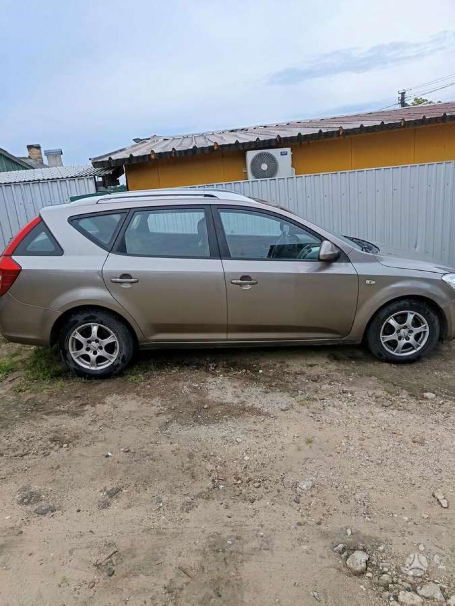Grey Kia Ceed 2007 in Vilnius, with an engine capacity of 1.58 L and mileage of 241 thousand km for 1300 €, photo 8 on AUTOMOTO.COM.LV