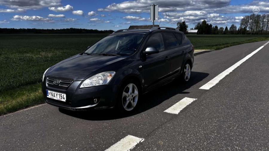 Grey Kia Ceed 2008 in Panevezys, with an engine capacity of 1.58 L and mileage of 266 thousand km for 950 €, photo 1 on AUTOMOTO.COM.LV