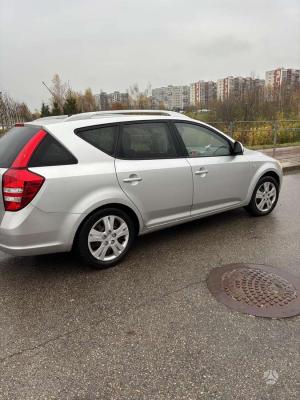 Pelēks Kia Ceed 2008 Viļņa, ar dzinēja tilpumu 1.58 L un nobraukumu 280 tūkst. km par 1999 €, foto 3 vietnē AUTOMOTO.COM.LV