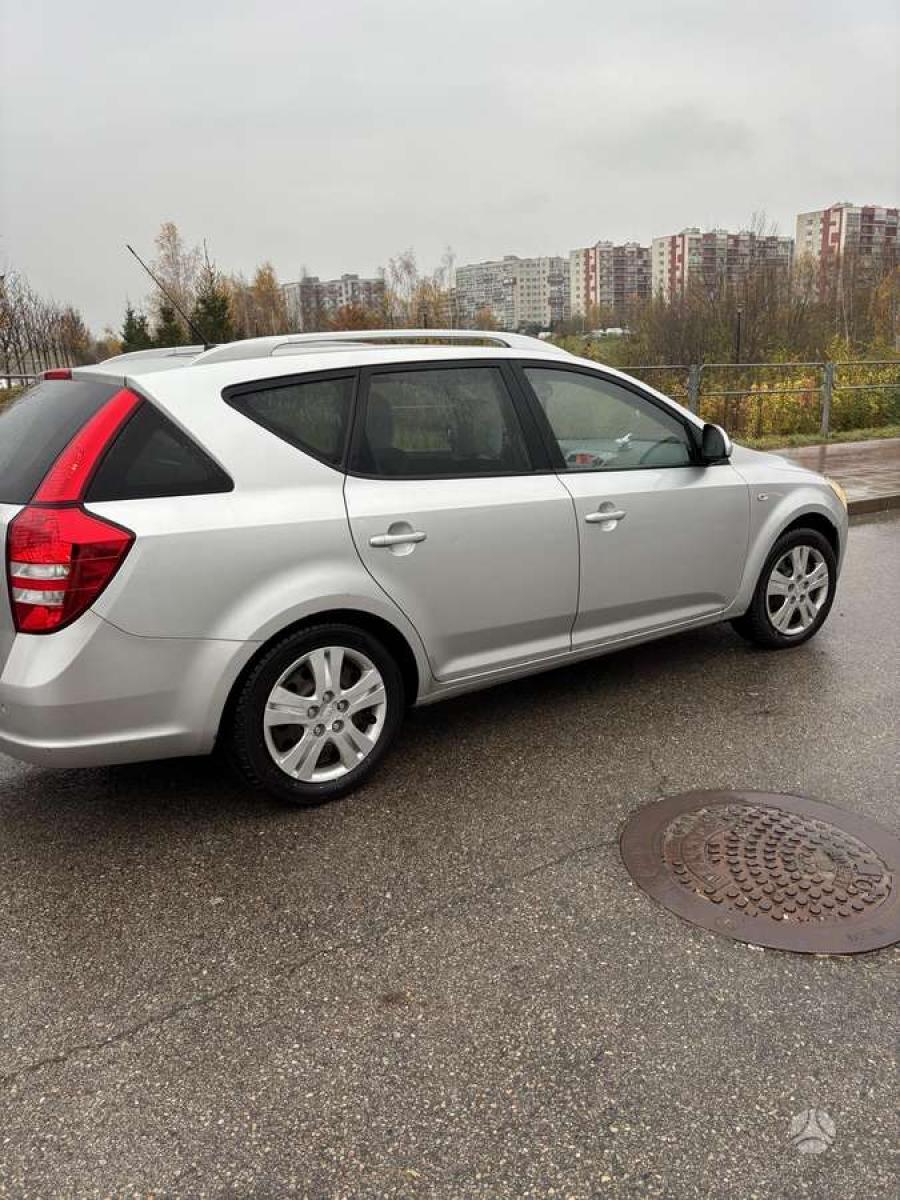 Pelēks Kia Ceed 2008 Viļņa, ar dzinēja tilpumu 1.58 L un nobraukumu 280 tūkst. km par 1999 €, foto 3 vietnē AUTOMOTO.COM.LV