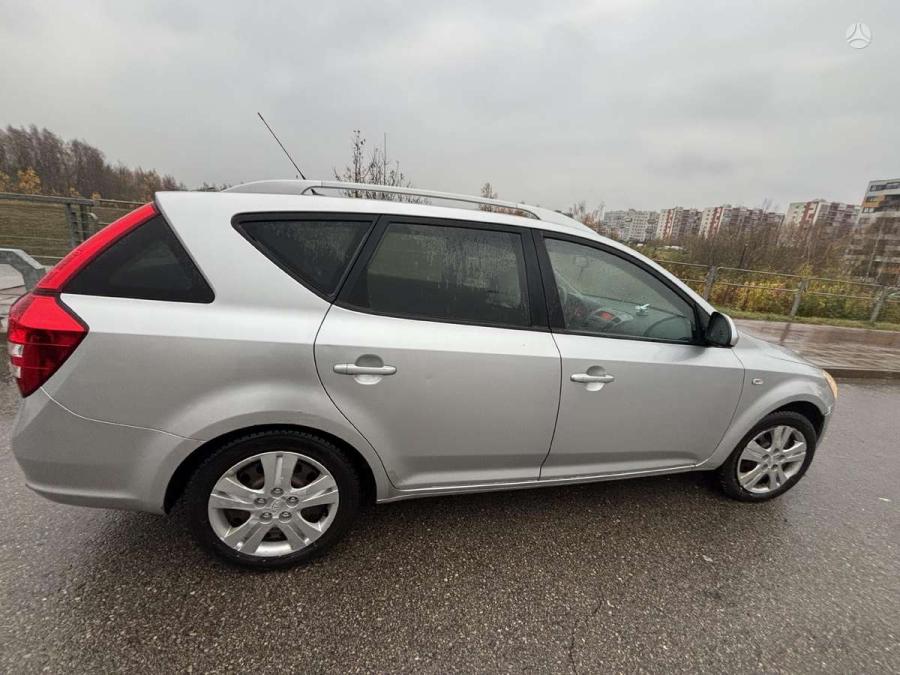 Pelēks Kia Ceed 2008 Viļņa, ar dzinēja tilpumu 1.58 L un nobraukumu 280 tūkst. km par 1999 €, foto 4 vietnē AUTOMOTO.COM.LV