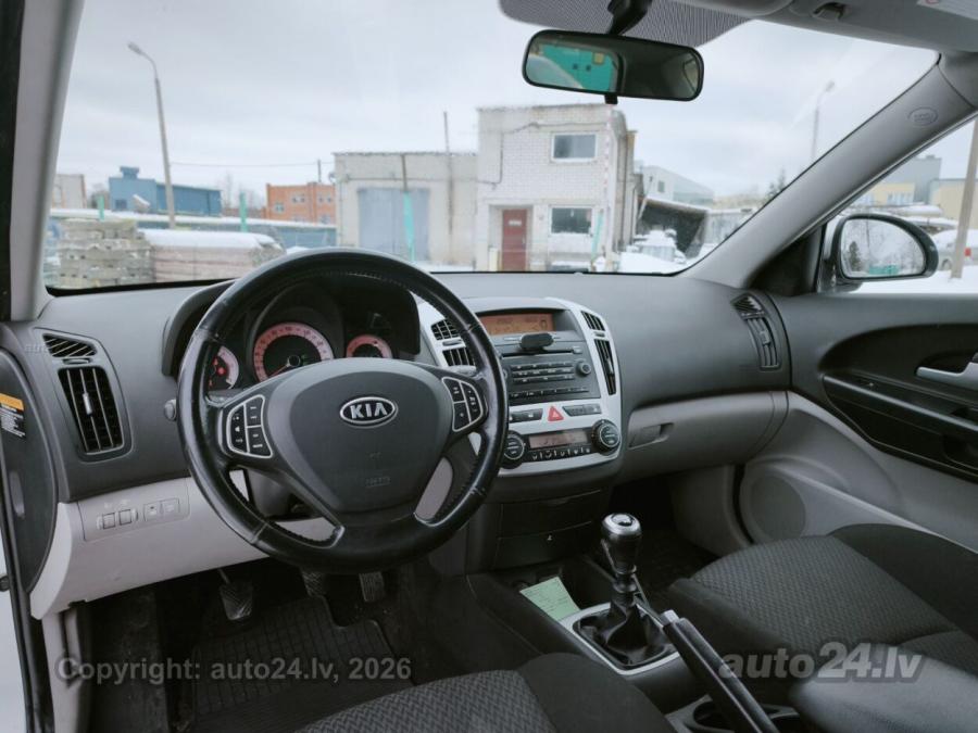 Pelēks Kia Ceed 2008 Tartu, ar dzinēja tilpumu 1.60 L un nobraukumu 278 tūkst. km par 1999 €, foto 8 vietnē AUTOMOTO.COM.LV