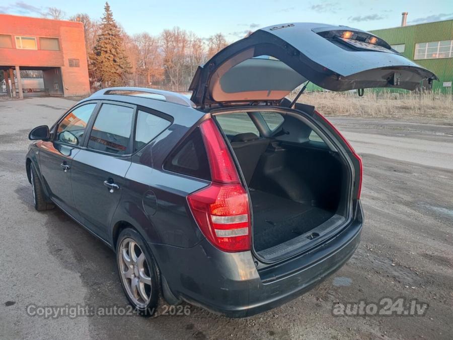 Grey Kia Ceed 2008 in Tallinn, with an engine capacity of 1.60 L and mileage of 200 thousand km for 990 €, photo 11 on AUTOMOTO.COM.LV