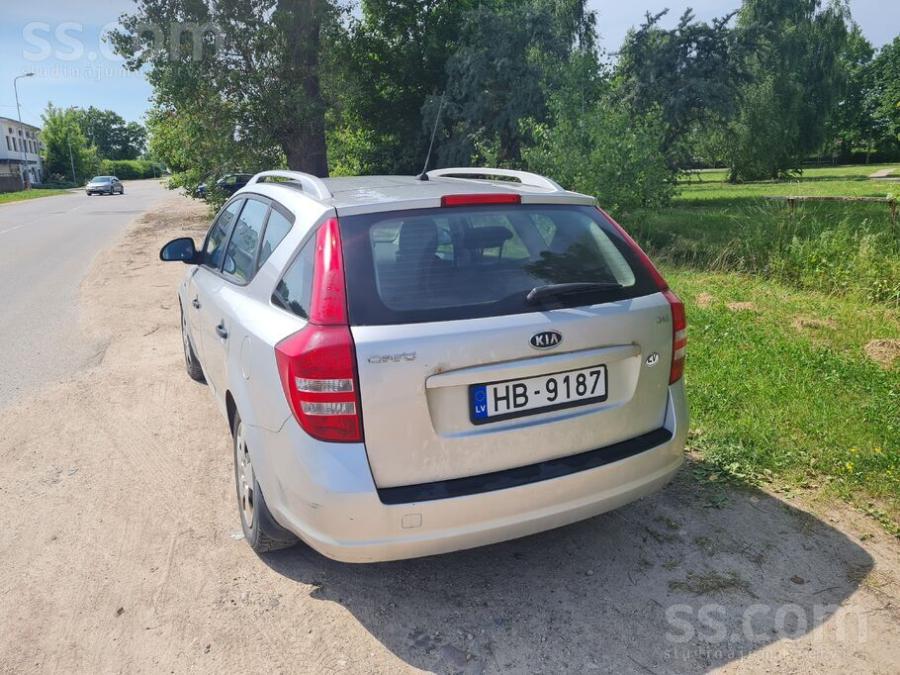 Pelēks Kia Ceed 2008 Jelgava, ar dzinēja tilpumu 1.60 L un nobraukumu 266 tūkst. km par 1500 €, foto 4 vietnē AUTOMOTO.COM.LV