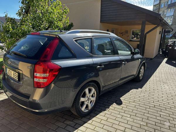 Pelēks Kia Ceed 2008 Kėdainiai, ar dzinēja tilpumu 1.58 L un nobraukumu 230 tūkst. km par 1950 €, foto 2 vietnē AUTOMOTO.COM.LV