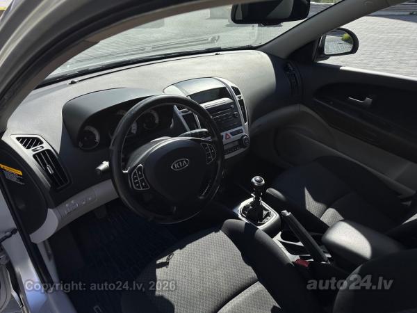 Grey Kia Ceed 2008 in Tallinn, with an engine capacity of 1.60 L and mileage of 278 thousand km for 1700 €, photo 6 on AUTOMOTO.COM.LV