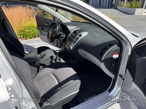 Grey Kia Ceed 2008 in Tallinn, with an engine capacity of 1.60 L and mileage of 278 thousand km for 1700 €, photo 8 on AUTOMOTO.COM.LV