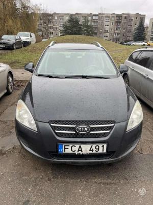 Grey Kia Ceed 2008 in Kaunas, with an engine capacity of 1.58 L and mileage of 352 thousand km for 1400 €, photo  on AUTOMOTO.COM.LV