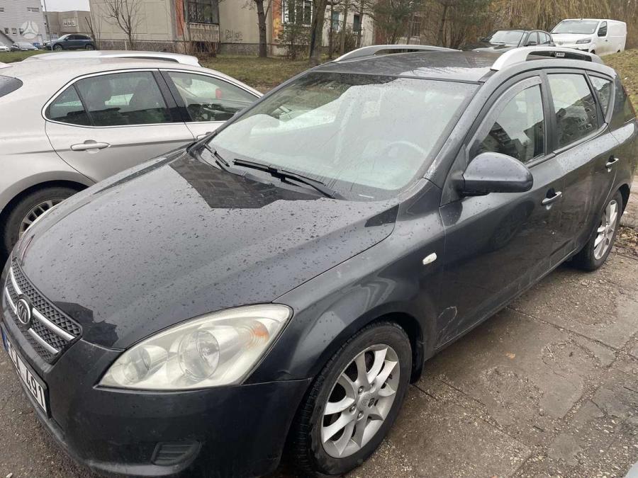 Grey Kia Ceed 2008 in Kaunas, with an engine capacity of 1.58 L and mileage of 352 thousand km for 1400 €, photo 6 on AUTOMOTO.COM.LV
