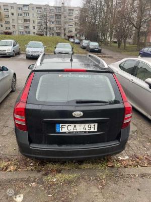 Grey Kia Ceed 2008 in Kaunas, with an engine capacity of 1.58 L and mileage of 352 thousand km for 1400 €, photo 7 on AUTOMOTO.COM.LV