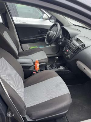 Grey Kia Ceed 2008 in Kaunas, with an engine capacity of 1.58 L and mileage of 352 thousand km for 1400 €, photo 9 on AUTOMOTO.COM.LV