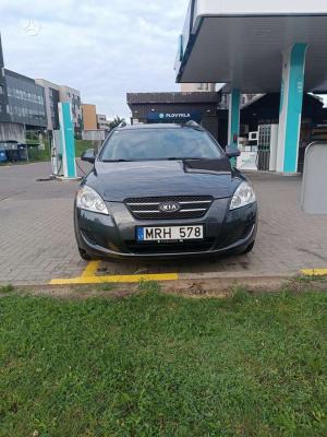 Pelēks Kia Ceed 2009 Viļņa, ar dzinēja tilpumu 1.40 L un nobraukumu 165 tūkst. km par 2700 €, foto  vietnē AUTOMOTO.COM.LV