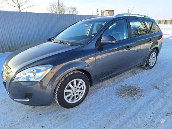 Pelēks Kia Ceed 2009 Marijampole, ar dzinēja tilpumu 1.59 L un nobraukumu 151 tūkst. km par 2650 €, foto 1 vietnē AUTOMOTO.COM.LV