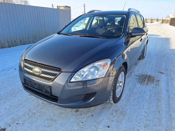 Pelēks Kia Ceed 2009 Marijampole, ar dzinēja tilpumu 1.59 L un nobraukumu 151 tūkst. km par 2650 €, foto 2 vietnē AUTOMOTO.COM.LV