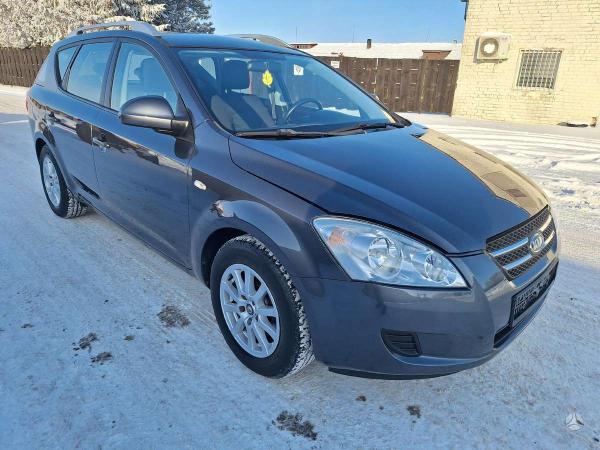 Pelēks Kia Ceed 2009 Marijampole, ar dzinēja tilpumu 1.59 L un nobraukumu 151 tūkst. km par 2650 €, foto 3 vietnē AUTOMOTO.COM.LV