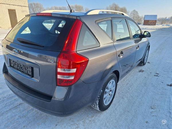 Pelēks Kia Ceed 2009 Marijampole, ar dzinēja tilpumu 1.59 L un nobraukumu 151 tūkst. km par 2650 €, foto 5 vietnē AUTOMOTO.COM.LV