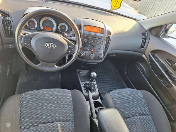 Pelēks Kia Ceed 2009 Marijampole, ar dzinēja tilpumu 1.59 L un nobraukumu 151 tūkst. km par 2650 €, foto 8 vietnē AUTOMOTO.COM.LV