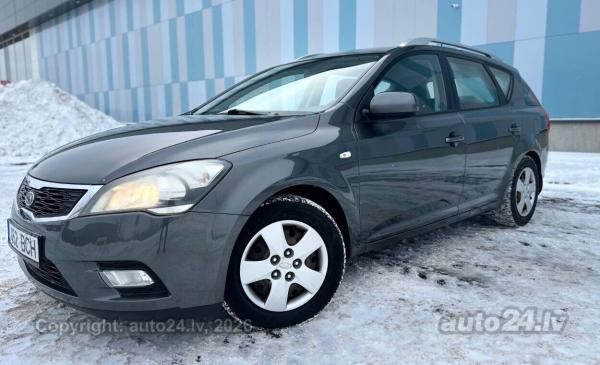 Pelēks Kia Ceed 2009 Tallina, ar dzinēja tilpumu 1.60 L un nobraukumu 169 tūkst. km par 2999 €, foto 4 vietnē AUTOMOTO.COM.LV