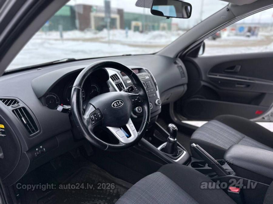 Grey Kia Ceed 2009 in Tallinn, with an engine capacity of 1.60 L and mileage of 169 thousand km for 2999 €, photo 11 on AUTOMOTO.COM.LV