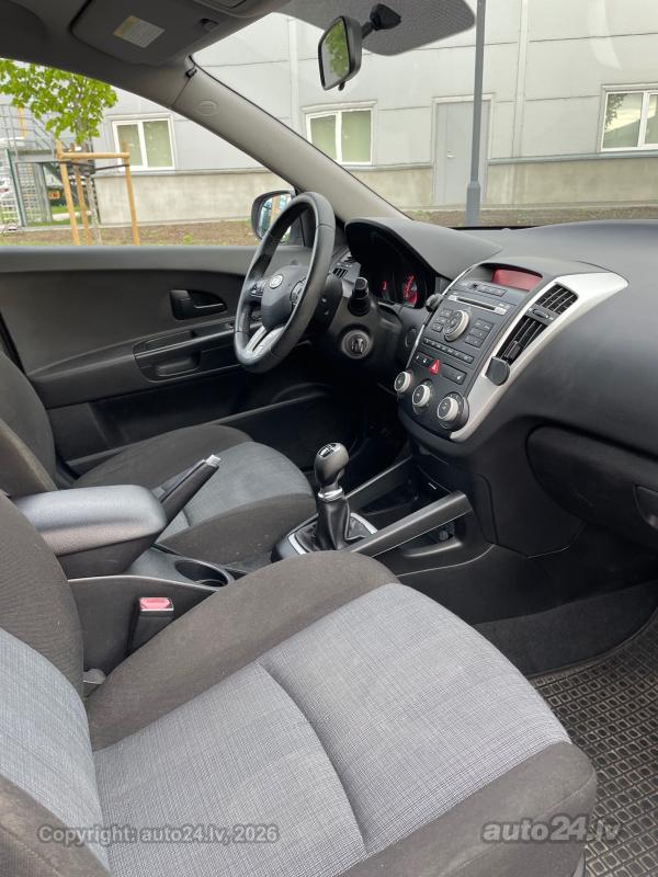 Grey Kia Ceed 2009 in Tallinn, with an engine capacity of 1.60 L and mileage of 197 thousand km for 2599 €, photo 8 on AUTOMOTO.COM.LV