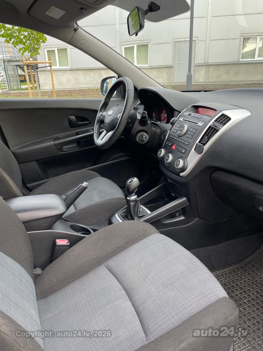 Pelēks Kia Ceed 2009 Tallina, ar dzinēja tilpumu 1.60 L un nobraukumu 197 tūkst. km par 2599 €, foto 9 vietnē AUTOMOTO.COM.LV