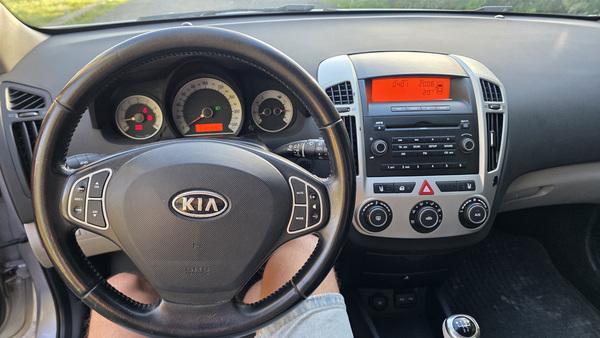 Pelēks Kia Ceed 2009 Tallina, ar dzinēja tilpumu 1.60 L un nobraukumu 249 tūkst. km par 2500 €, foto 7 vietnē AUTOMOTO.COM.LV