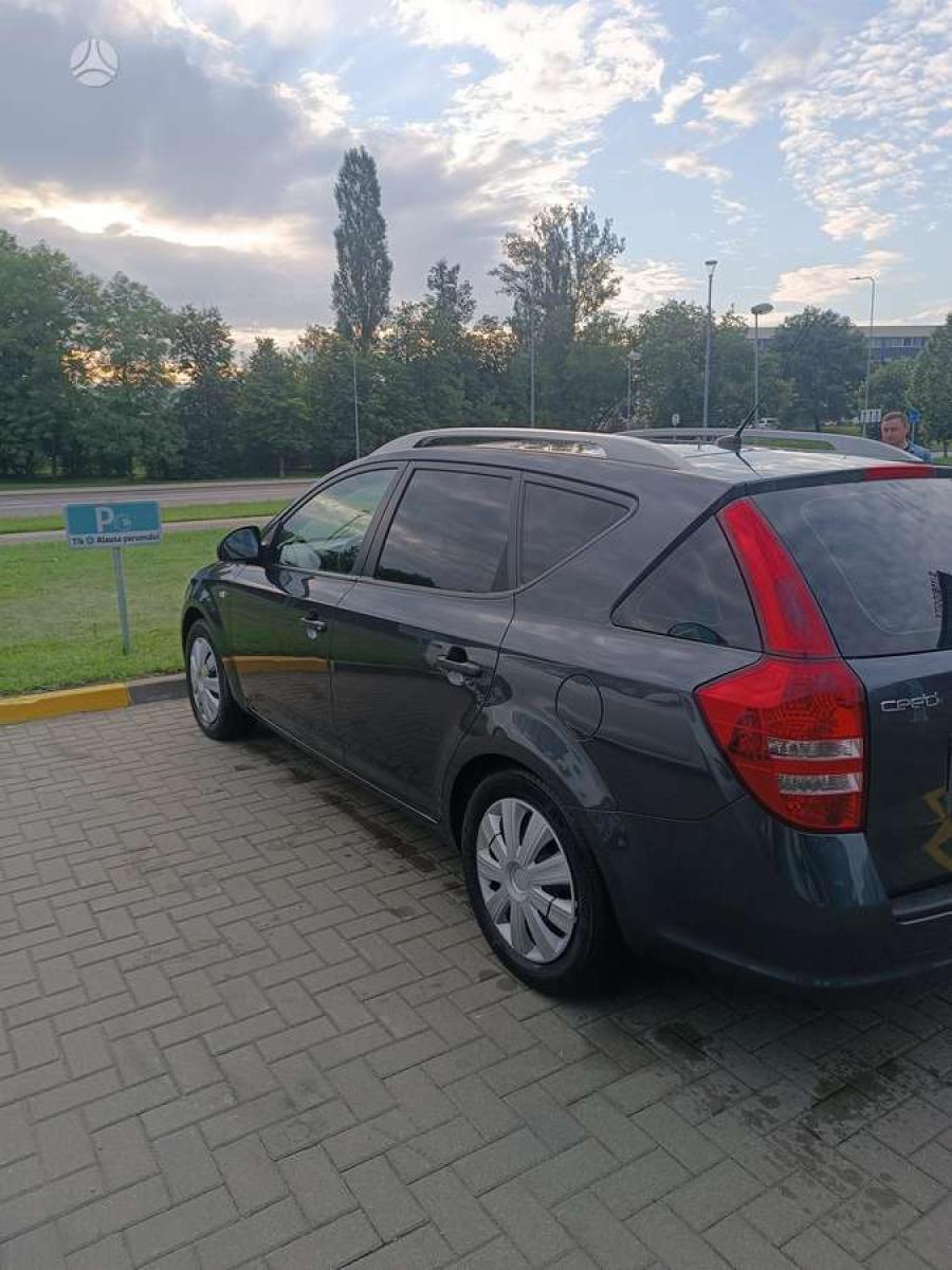 Grey Kia Ceed 2009 in Vilnius, with an engine capacity of 1.40 L and mileage of 179 thousand km for 3100 €, photo 1 on AUTOMOTO.COM.LV