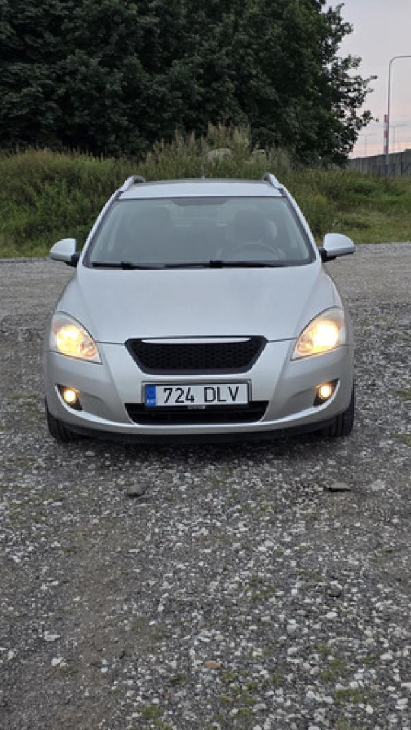 Grey Kia Ceed 2009 in Tallinn, with an engine capacity of 1.60 L and mileage of 249 thousand km for 2900 €, photo 2 on AUTOMOTO.COM.LV