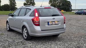 Grey Kia Ceed 2009 in Tallinn, with an engine capacity of 1.60 L and mileage of 249 thousand km for 2900 €, photo 6 on AUTOMOTO.COM.LV