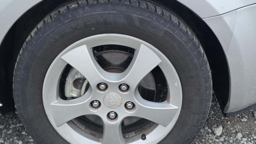 Grey Kia Ceed 2009 in Tallinn, with an engine capacity of 1.60 L and mileage of 249 thousand km for 2900 €, photo 10 on AUTOMOTO.COM.LV