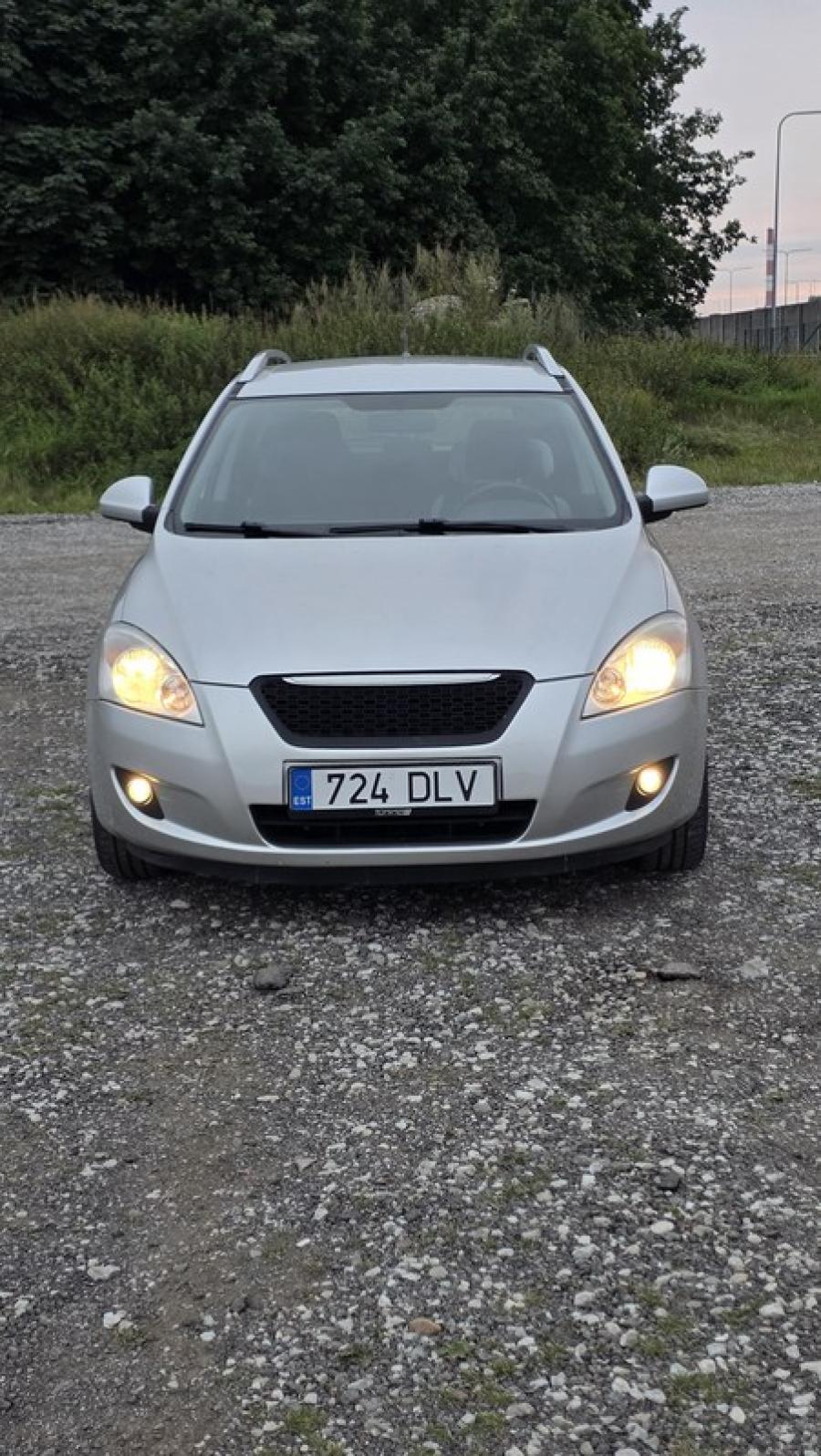 Grey Kia Ceed 2009 in Tallinn, with an engine capacity of 1.60 L and mileage of 249 thousand km for 2900 €, photo 17 on AUTOMOTO.COM.LV