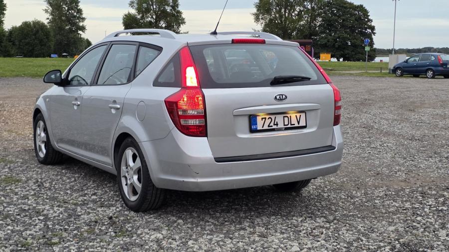 Grey Kia Ceed 2009 in Tallinn, with an engine capacity of 1.60 L and mileage of 249 thousand km for 2900 €, photo 20 on AUTOMOTO.COM.LV