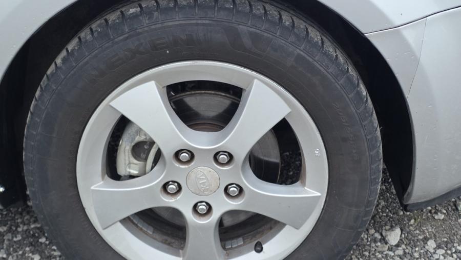 Grey Kia Ceed 2009 in Tallinn, with an engine capacity of 1.60 L and mileage of 249 thousand km for 2900 €, photo 24 on AUTOMOTO.COM.LV