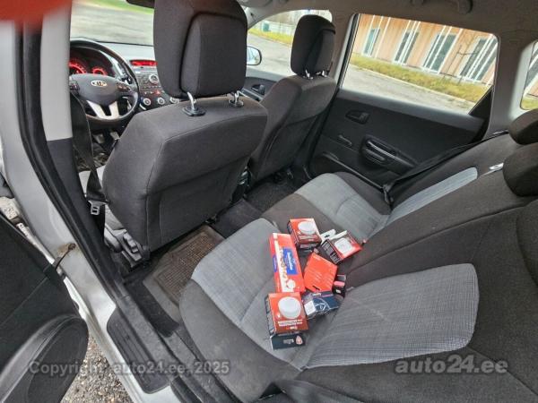 Grey Kia Ceed 2010 in Tallinn, with an engine capacity of 1.40 L and mileage of 247 thousand km for 1400 €, photo 11 on AUTOMOTO.COM.LV